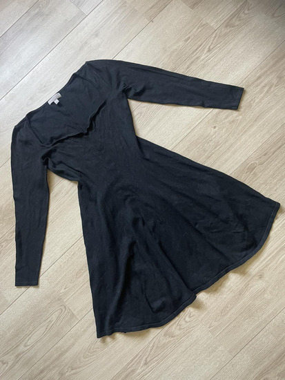 H&M crna haljina sa srcolikim dekolteom