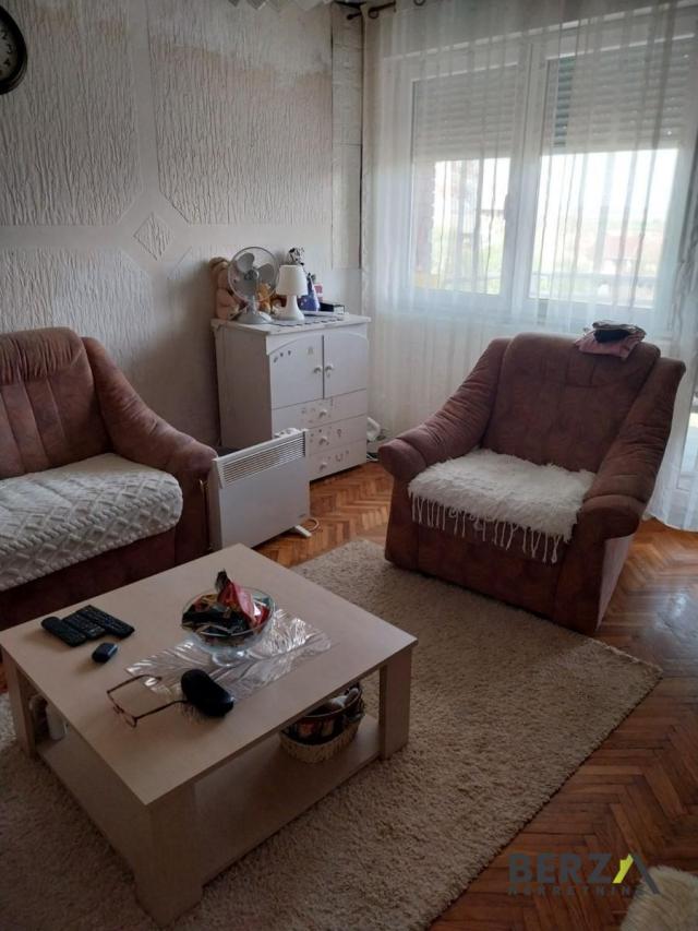 KOMFORAN, POLUNAMEŠTEN TROIPOSOBAN STAN, ŠID