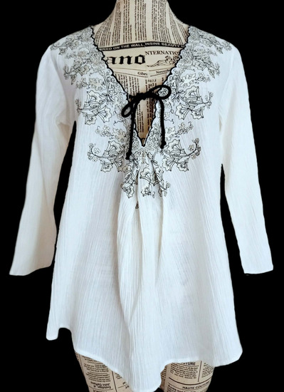 NOLITA bluza sa vezom.Italija.Novo. S/M