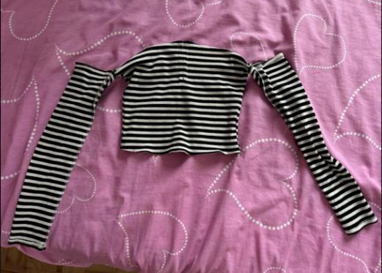 Crno beli crop top sa dugim rukavima