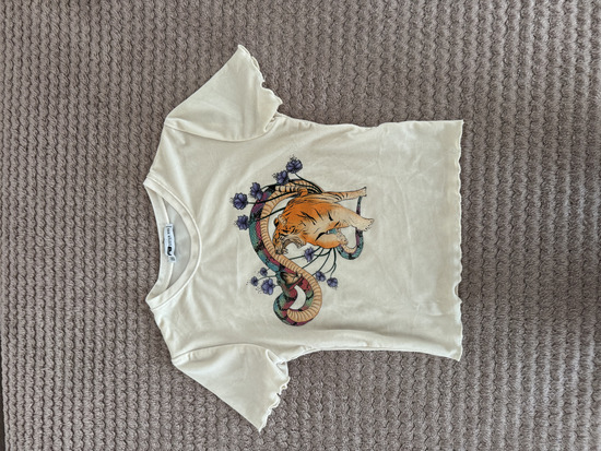 Uska crop top majica sa printom