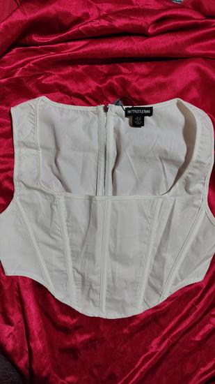 Elegantan beli crop korzet top