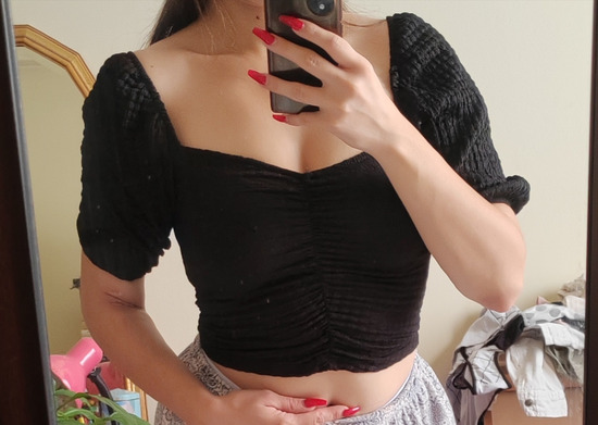 STRADIVARIUS crni crop top