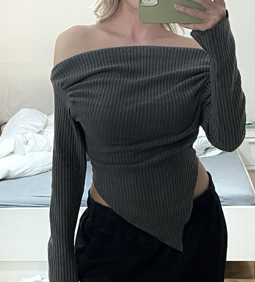 NOVO Shein off shoulder dzemper vel.S