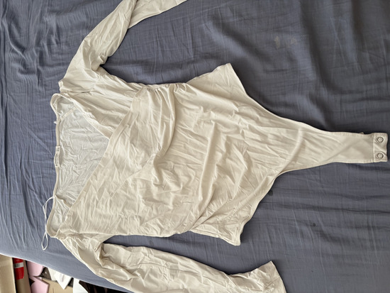 stradivarius beli bodi otvoreni