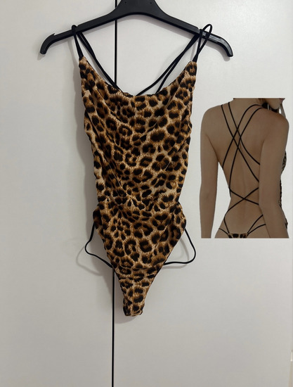 Body sa otvorenim ledjima