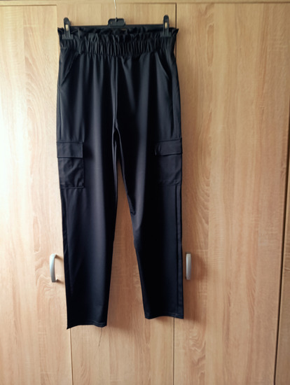 Crne pantalone dzeparice