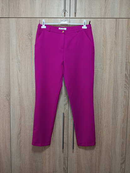 Pantalone pink boje