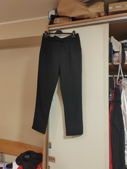 Crne pantalone