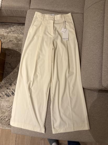Dilvin letnje pantalone nove S