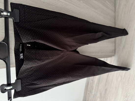 Zara pantalone crne i sive