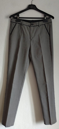 Elegantne UNISEX pantalone – Kao NOVE!