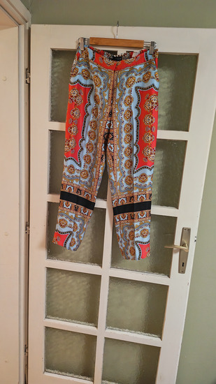 Zara pantalone NOVE