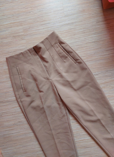 Zara pantalone na crtu