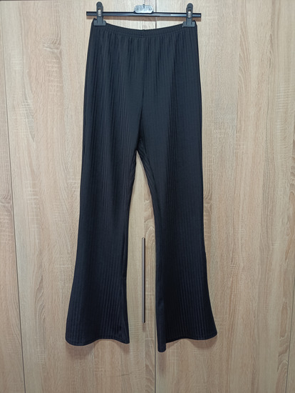 Crne zvonaste pantalone