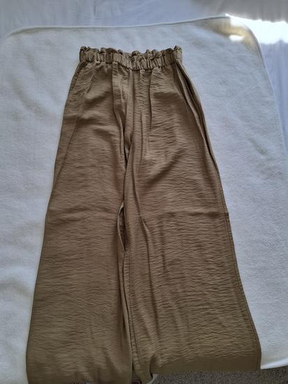ZARA siroke pantalone M