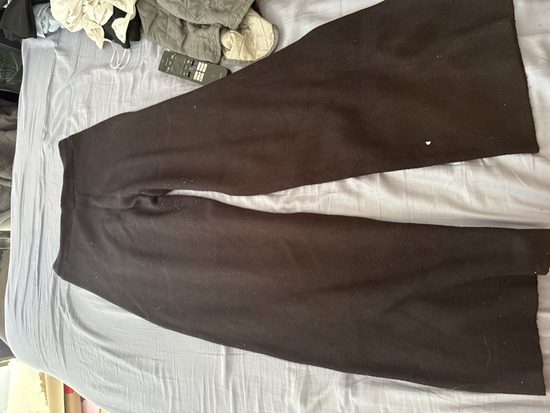 stradivarius crne pantalone
