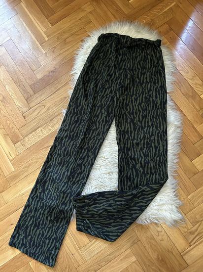 Prolecne pantalone,kao nove
