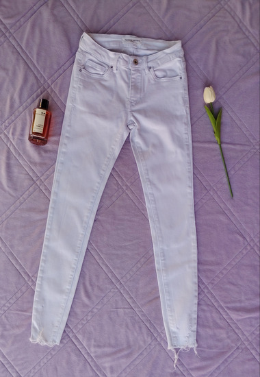 PARISKI ŠIK SNEŽNO BELE PREMIUM SKINNY FARMERKE