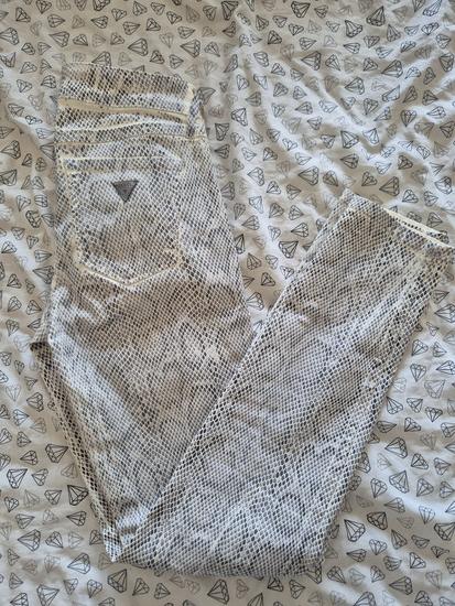 Guess pantalone velicina 24