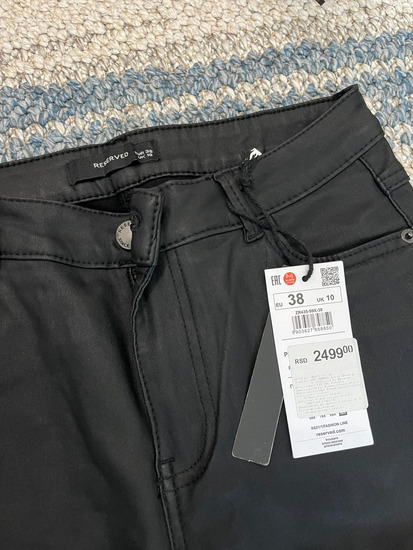 NOVE KOZNE PANTALONE SA ETIKETOM RESERVED