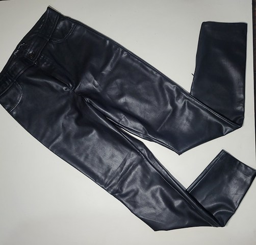 Zara crne kožne pantalone