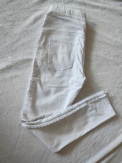 Bele pantalone sa cipkom