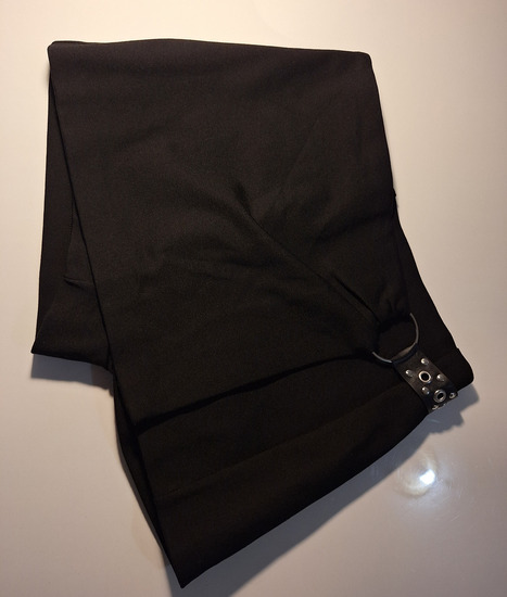 Crni skort (šorts suknja)