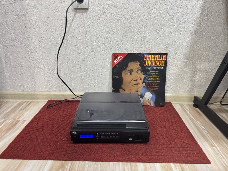 Elta mini linija (gramofon, usb, fm, aux) + LP ploča