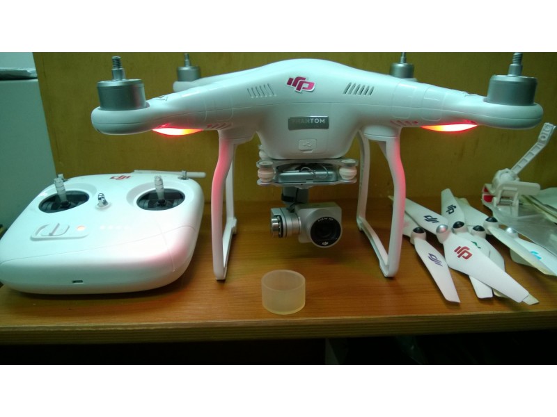 Dron DJI Phantom 3 Standard - neispravan