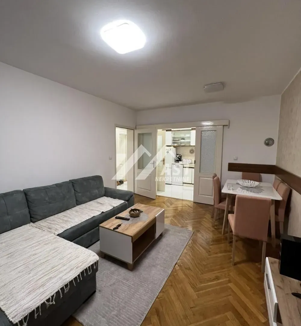 Izdavanje, jednosoban stan, 43m², Bulevar Oslobodjenja, Novi Sad Sve Podlokacije