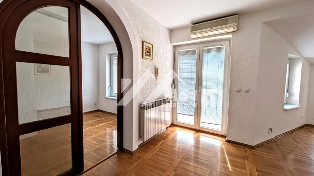 Izdavanje, kuća, 215m², Salajka, Novi Sad Sve Podlokacije
