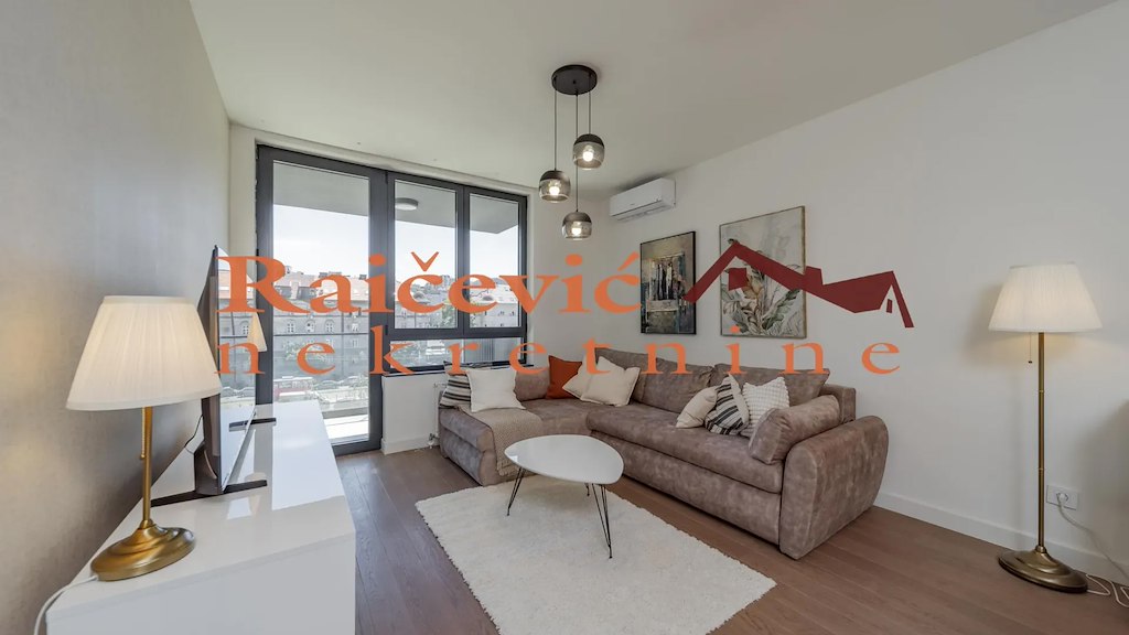 Izdavanje, trosoban stan, 77m², Savski Venac, Beograd