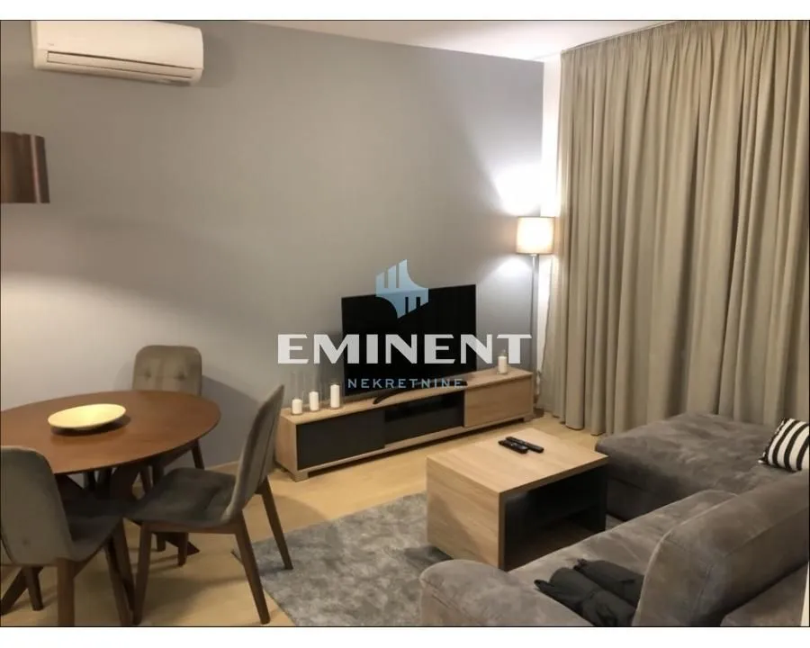 Izdavanje, stan, 65m², Vračar Sve Podlokacije, Beograd
