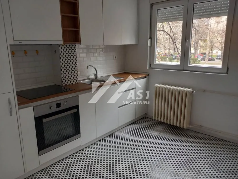 Prodaja, jednosoban stan, 31m², Bulevar Oslobodjenja, Novi Sad Sve Podlokacije