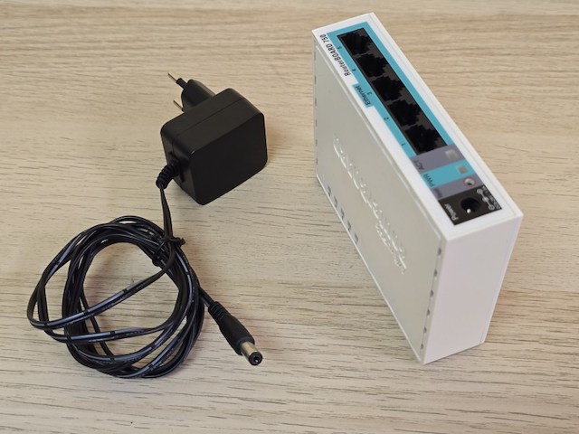 Mikrotik Router Board 750 sa 5 portova