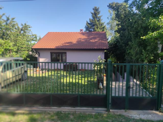 Кућа за леп живот у викенд насељу