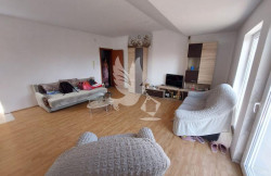 Komforan trosoban stan u centru Mladenovca #3s356 #1194