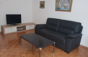 Dvosoban stan u bloku 28, stambeni ili poslovni prostor