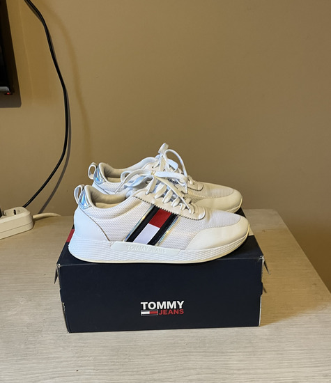 RASPRODAJA Tommy Hilfiger patike 38