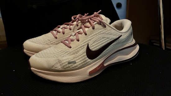 Nove Nike patike SADA 4800