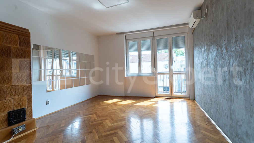 Stan za prodaju - Dvosoban, 64m², Cara Dušana, Stari grad - 289000€