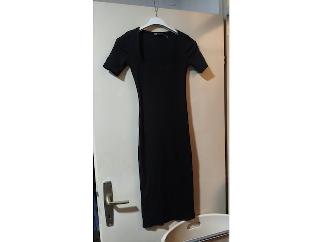 Zara crna rebrasta haljina slim fit