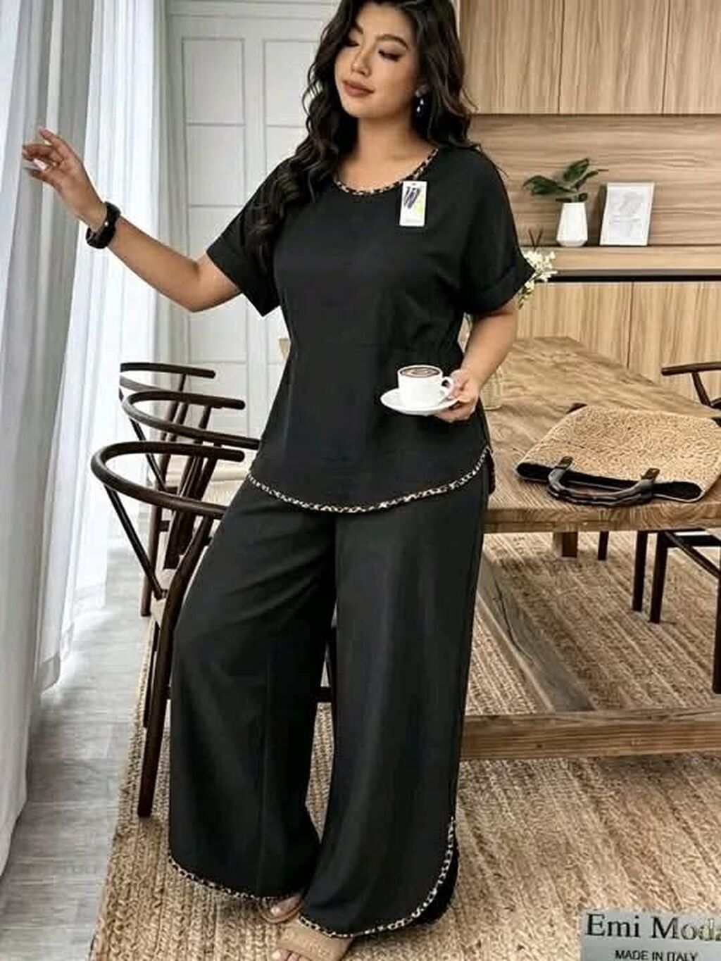 Komplet bluza i široke pantalone za punije dame. - Model: dvodelni