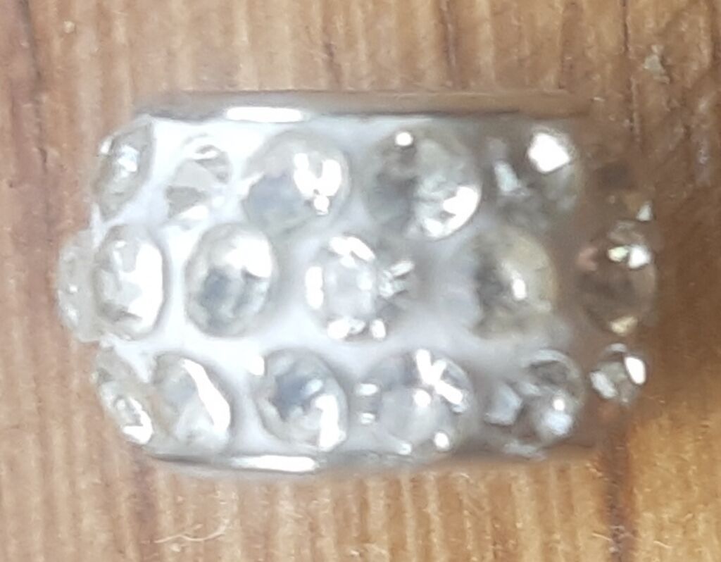 Perla/privjesak za narukvicu – metalni valjkasti element sa ukrasnim