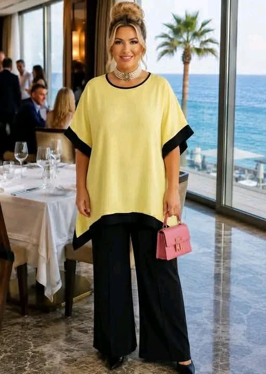 Damski komplet plus size – široke pantalone i tunika sa kontrastnim