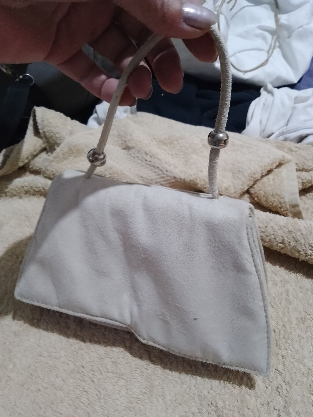 Bež mini torbica/tašnica preko ramena - Materijal: mekana eko antilop