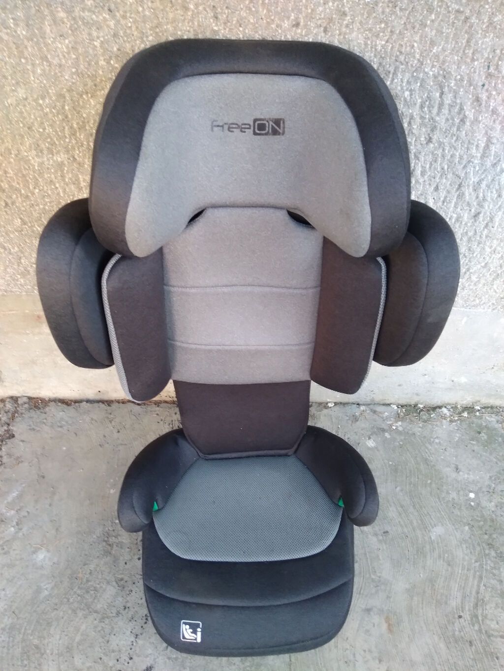 Auto sediste za decu Free On do 150 cm. malo flekavo sediste,ljulja se