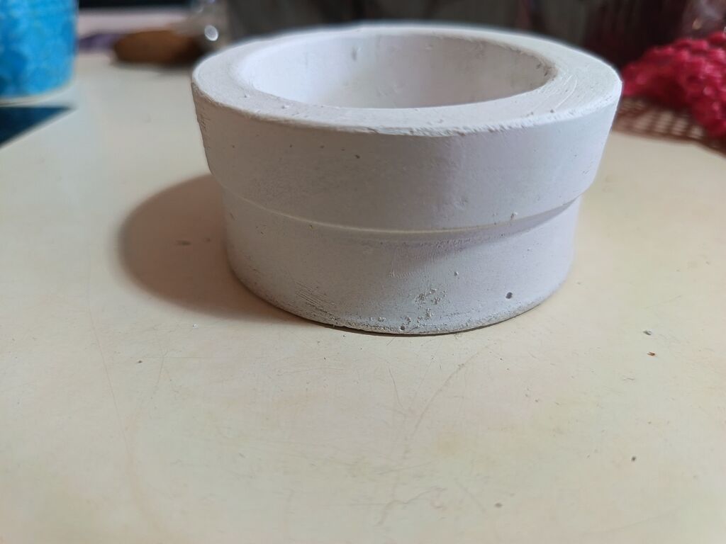 Betonska okrugla posudica/kalup minimalističkog dizajna - Materijal