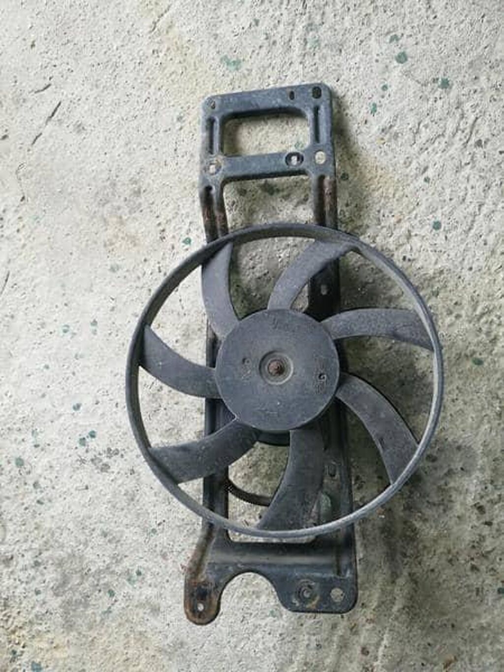 VENTILATOR HLADNJAKA ZA RENAULT CLIO | Delovi za Renault Clio